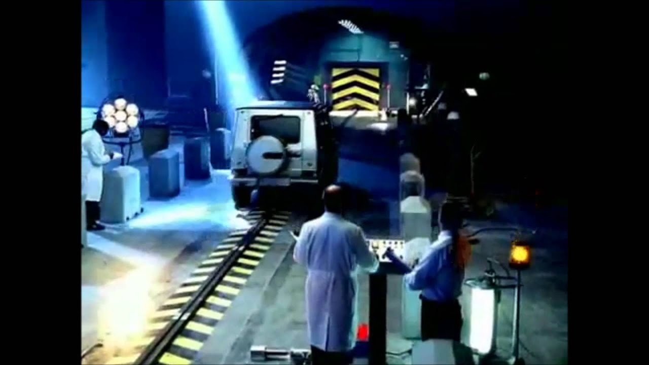MERCEDES BENZ G CLASS crash test - YouTube