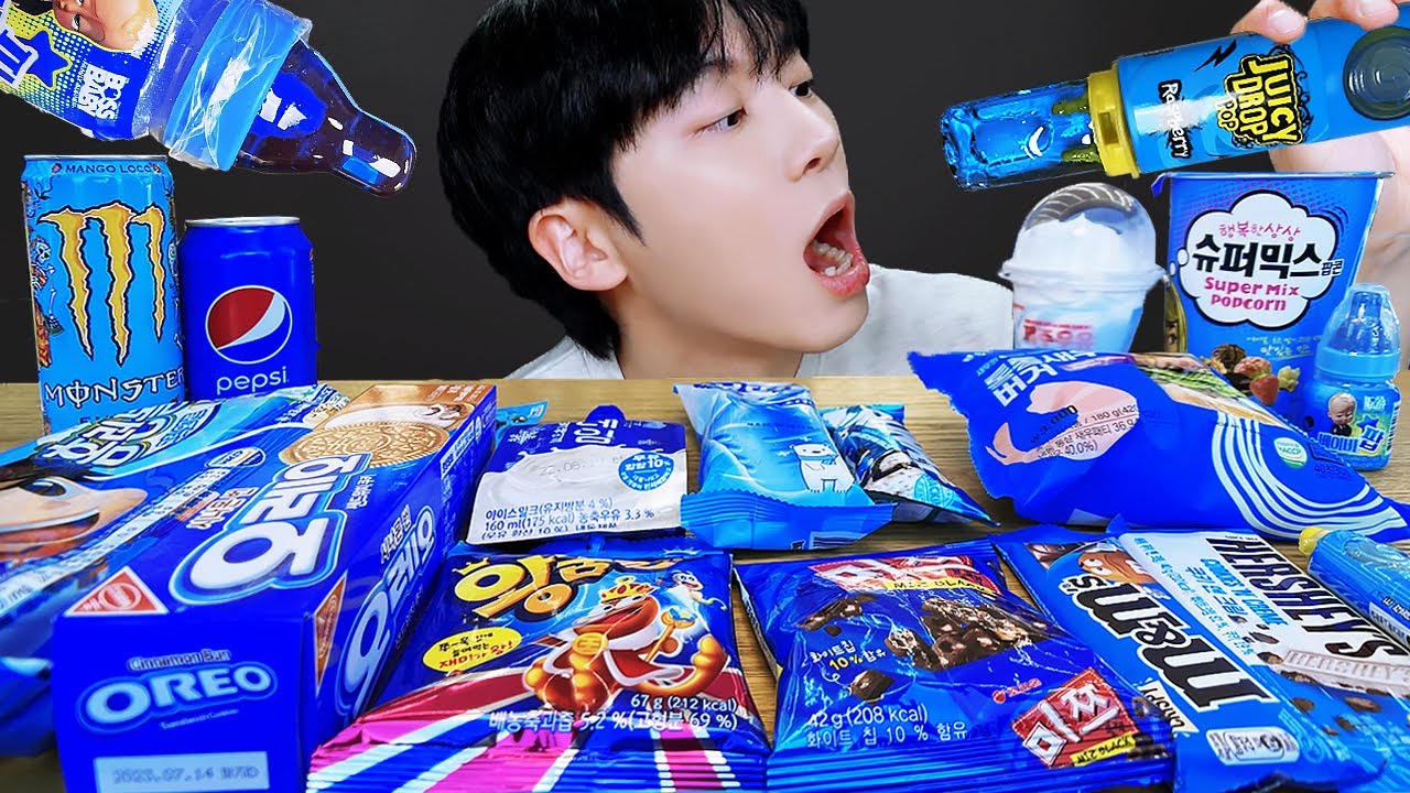 ASMR MUKBANG | 편의점 블루 디저트 아이스크림 먹방 & BLUE DESSERT JELLY CANDY - YouTube