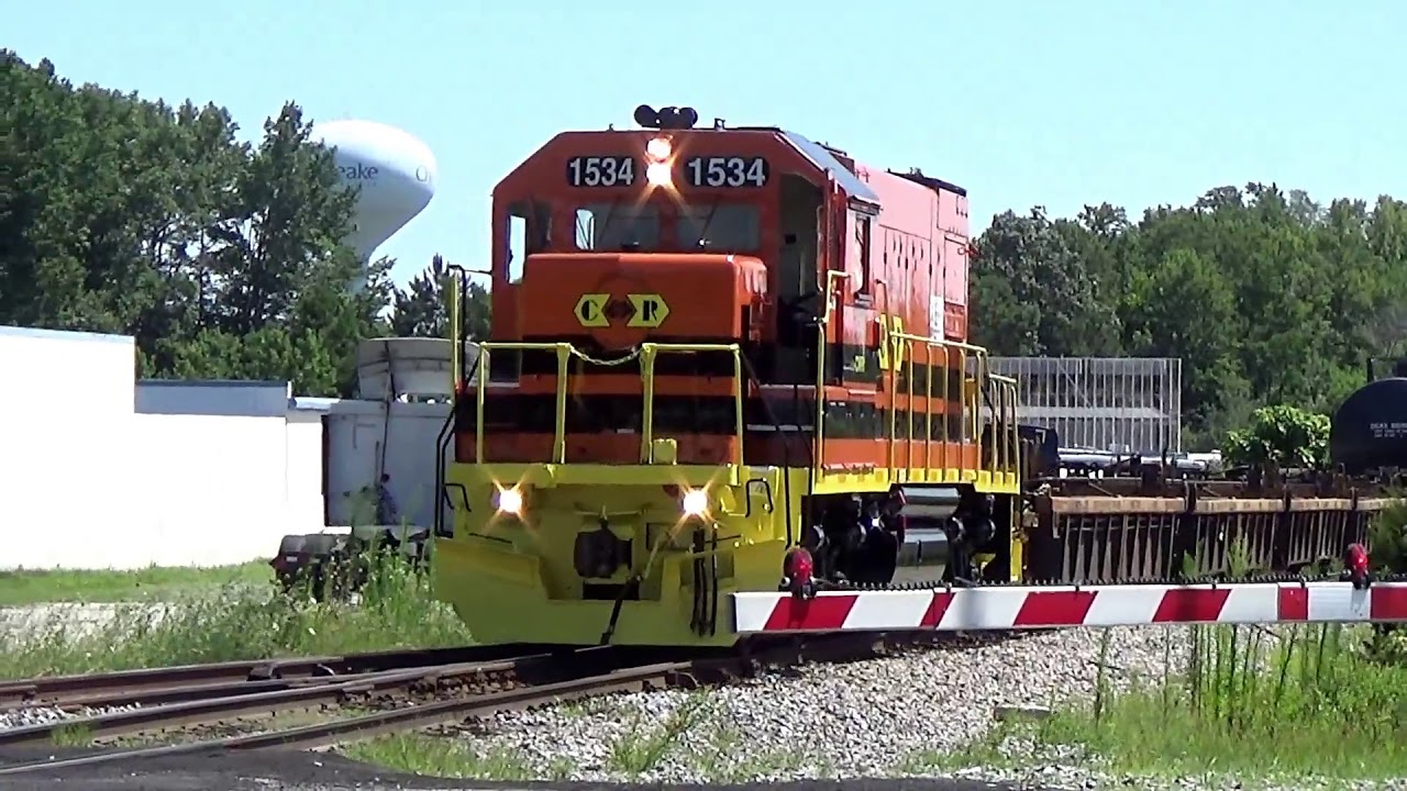 CRWY 1534 (EMD GP15-1 Former LTEX) on the move .. - YouTube