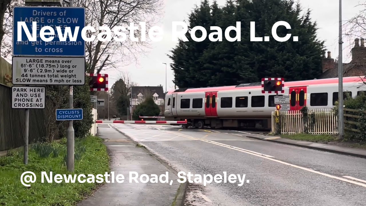 Newcastle Road Level Crossing, Stapeley, Nantwich. 🔴🟠🔴 - YouTube