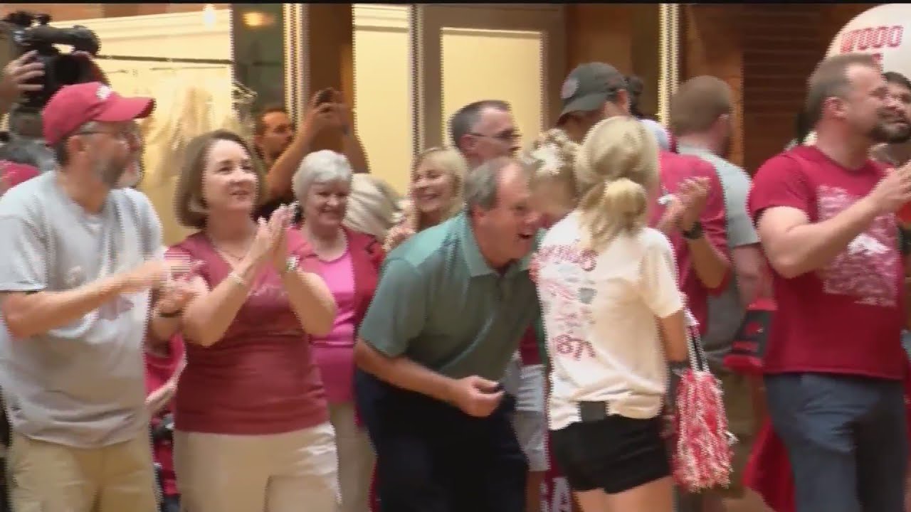 "One Hog Call" brings together Razorback fans before first game - YouTube