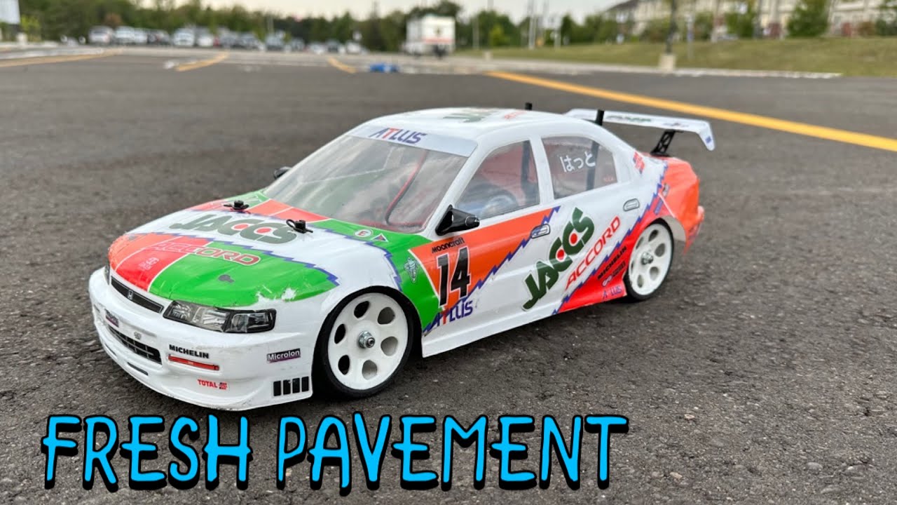 TT-01E PARKING LOT RACING - YouTube