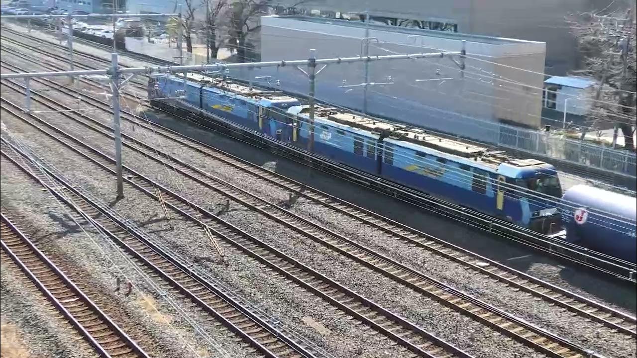 【フリー動画】EH200重連（EH200-12がEH200-15を無動力回送）走行シーン - YouTube