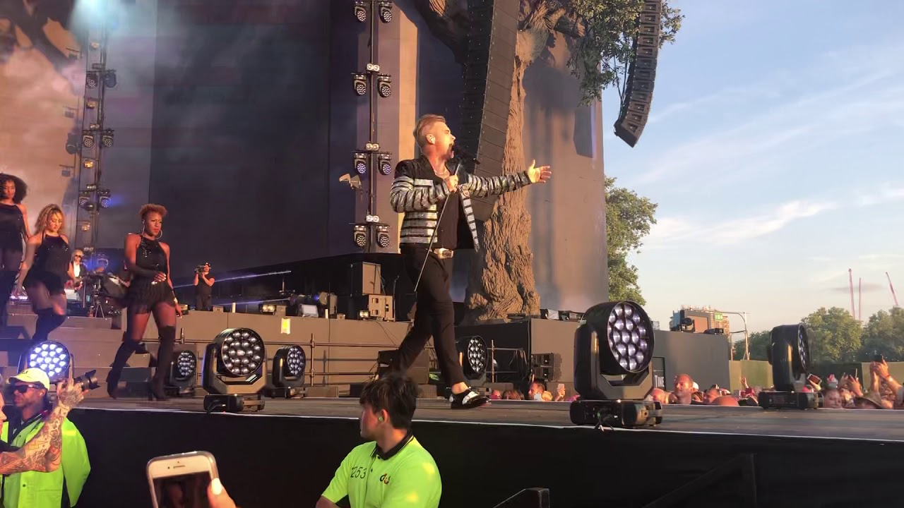 Robbie Williams BST 2019 Monsoon front of stage - YouTube