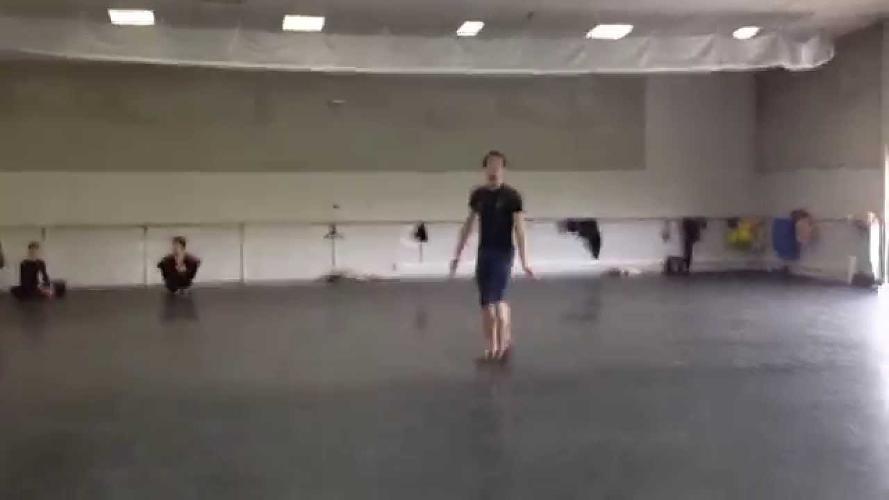 Danse classique Pierre Devaux ; saut de basque - YouTube