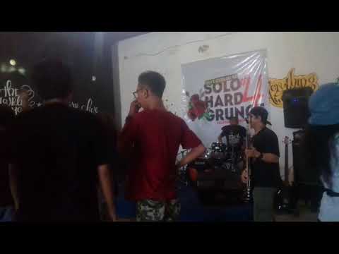 Waktuku lagi mandi cvr JAMRUD (VUCKSINASI LIVE IN SOLOHARDGRUNGE 4)