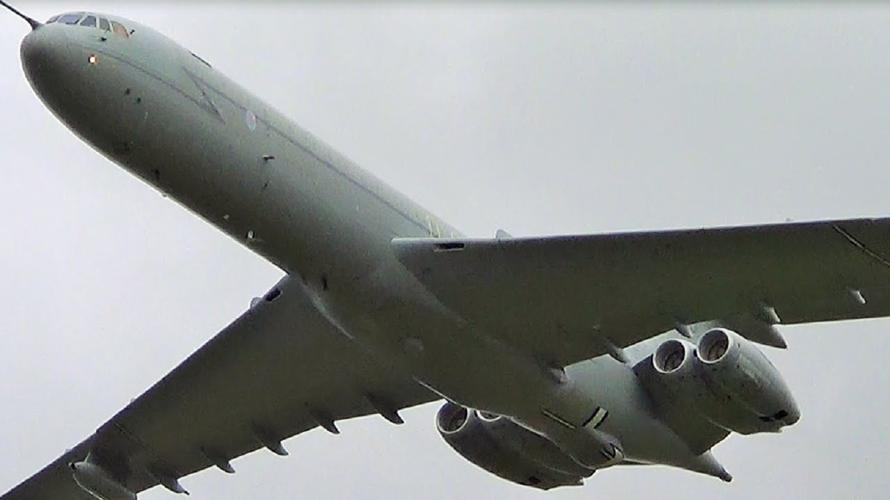 RAF VC10 Farewell flypast @ Warton Aerodrome 20/9/13 - YouTube