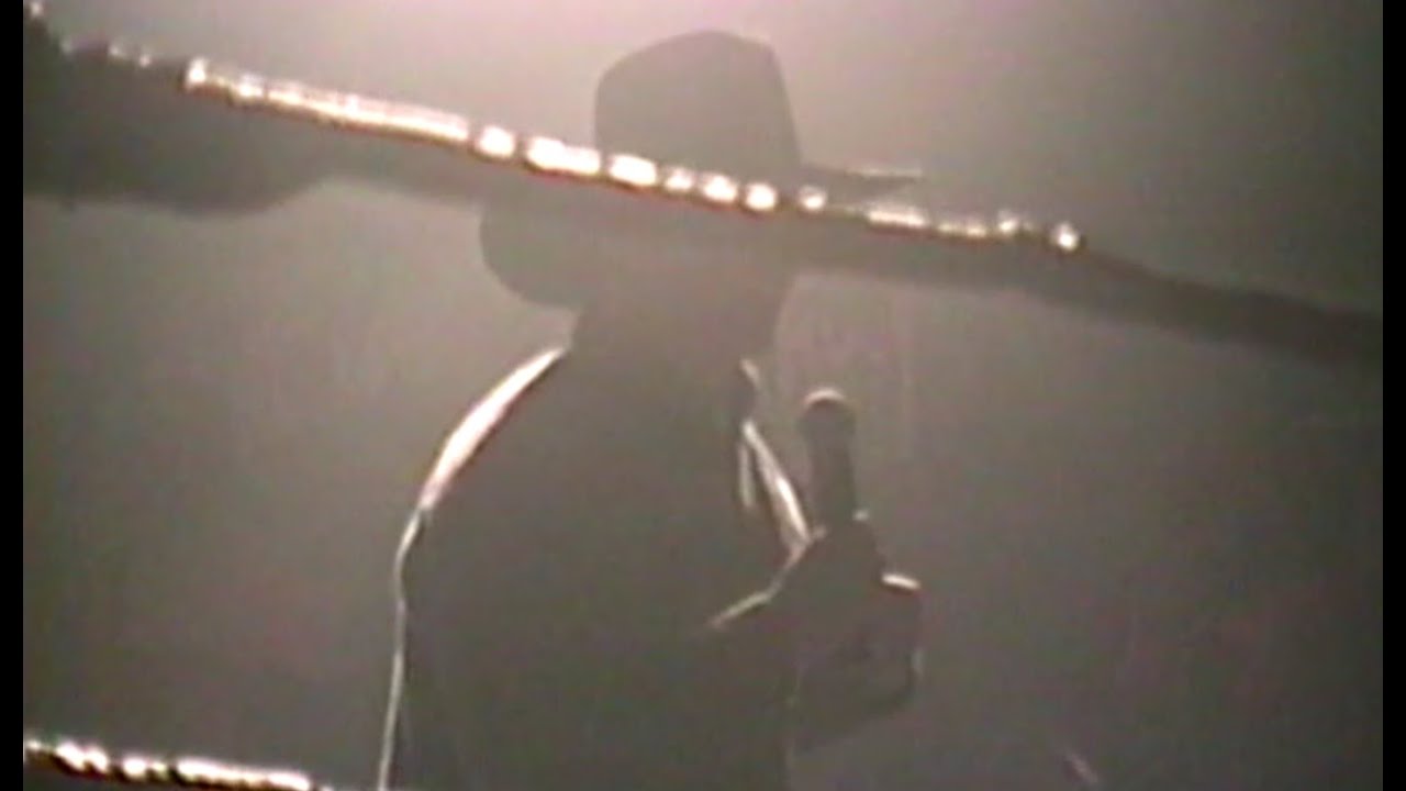 "Karaoke King" Randy Allen attempts to sing the Star Spangled Banner ...