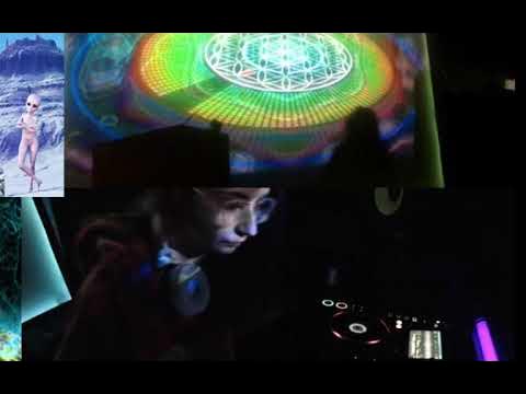 Alien dance party - My first time DJ'ing live - YouTube