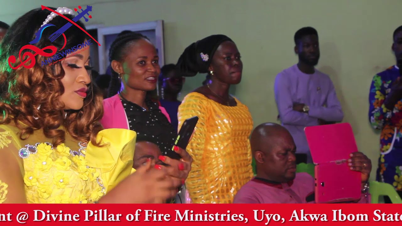 Anniewinsome Nsima Violin Extravagant Praise and Worship - YouTube