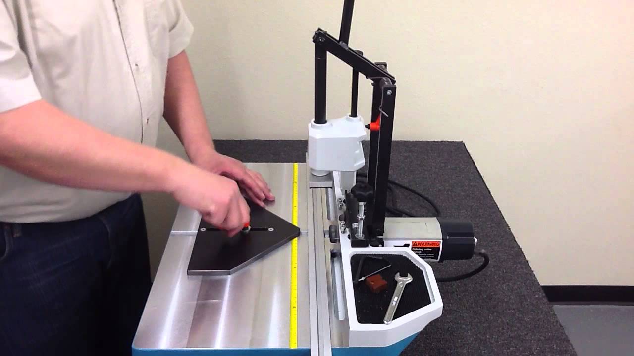 Changing router bit on Hoffmann MU 2 Dovetail Routing Machine - YouTube