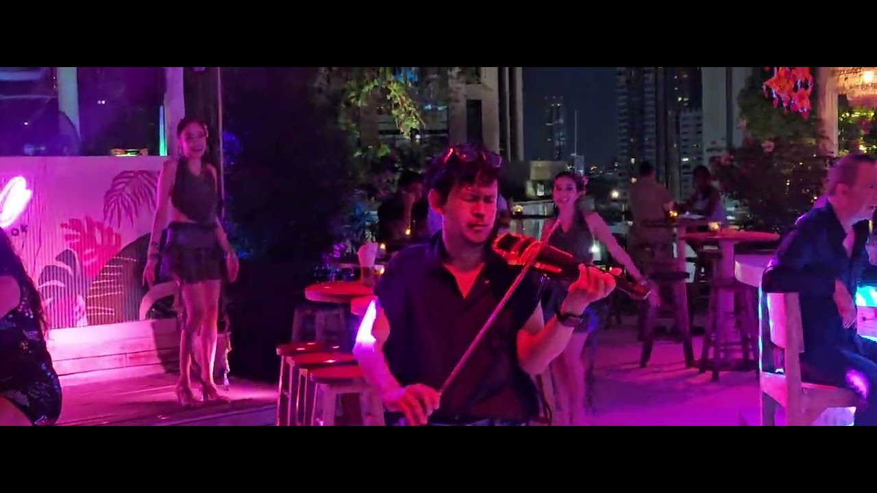 Escape Bar Emquartier Bkk - YouTube