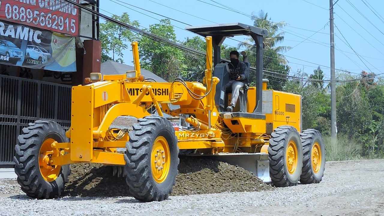 Mitsubishi MG330 Heavy Duty Motor Grader Grading Leveling Road Surface ...