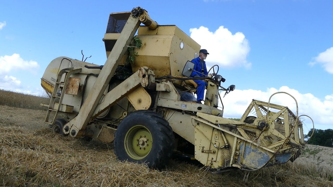Clayson M130 / Clayes Combine - Harvesting Barley at Tractor Event in ...