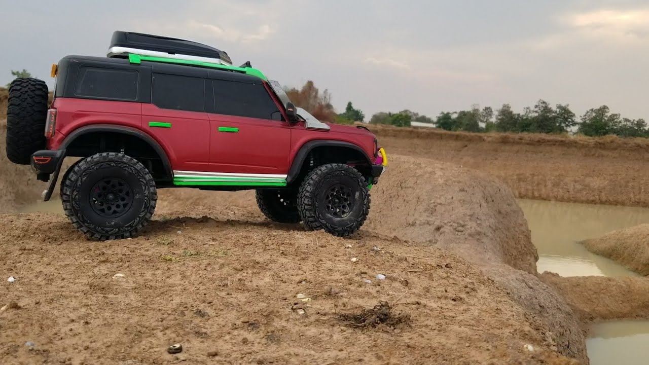 1/10 Scale, Despite the obstacles, the Bronco continues to move forward ...