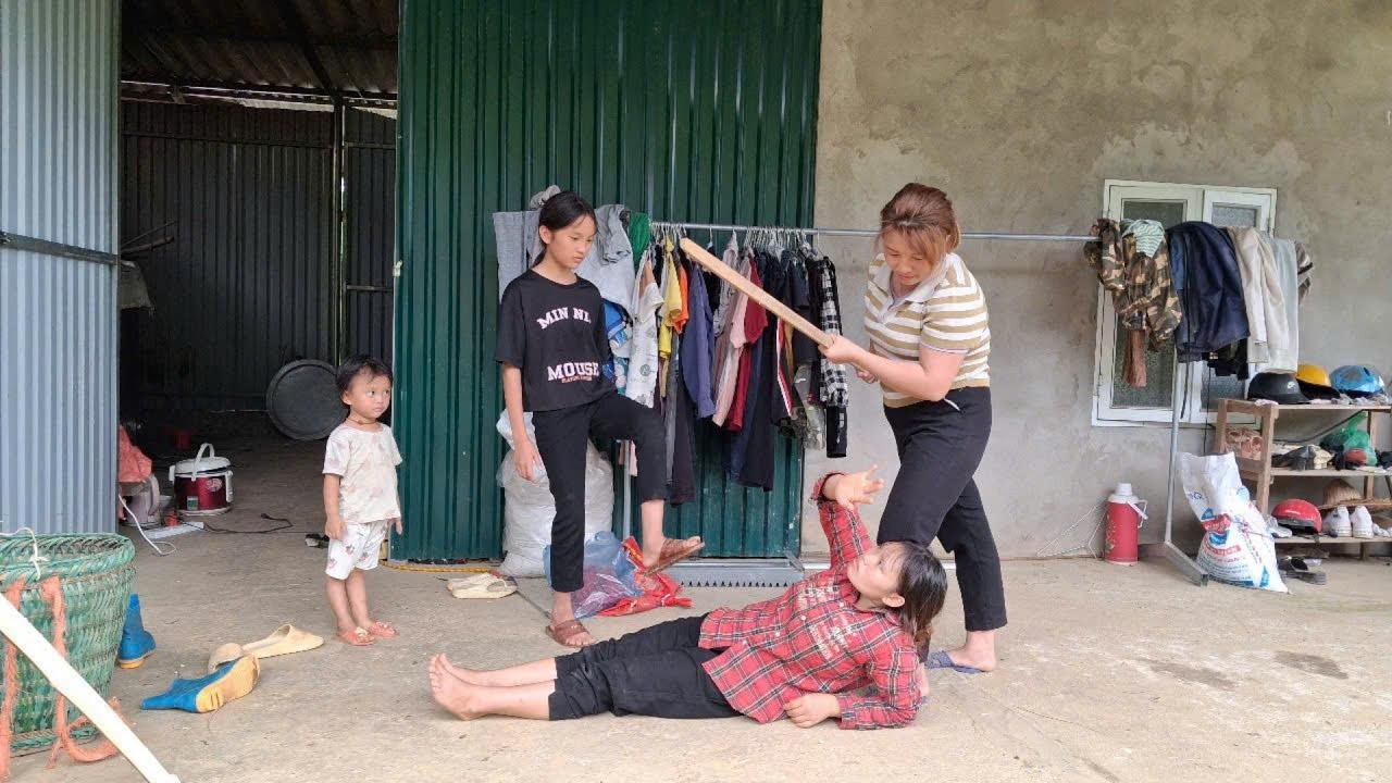 Heartless Family: 16-Year-Old Single Mother Abandoned - Life Without ...