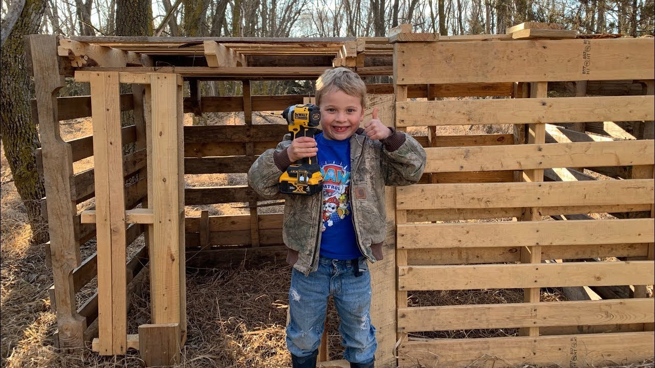Building my Nephew a Pallet Fort! - YouTube