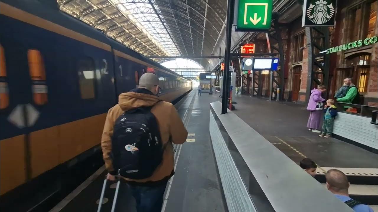 Beneluxtrein vertrekt vanaf spoor 2B van Amsterdam CS naar Brussel ...