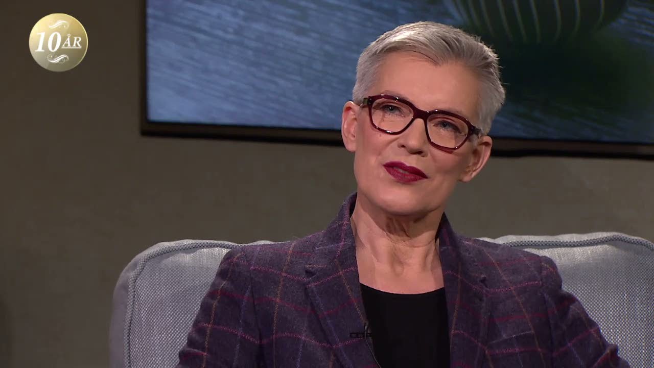 Tiina Rosenberg: "Jag tror inte på systerskap" - Malou Efter tio (TV4 ...