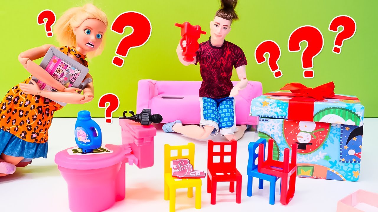 Barbie videoları. Barbie, David'in açık artırma ile aldığı eşyalara ...