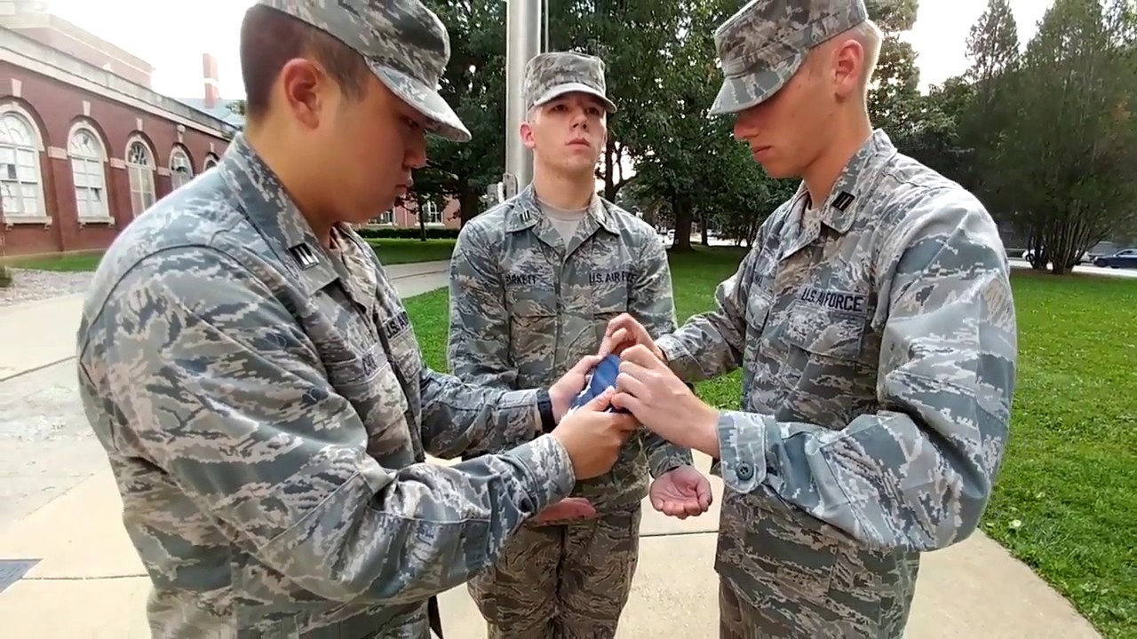 Det 190 Flag Detail Procedures - YouTube