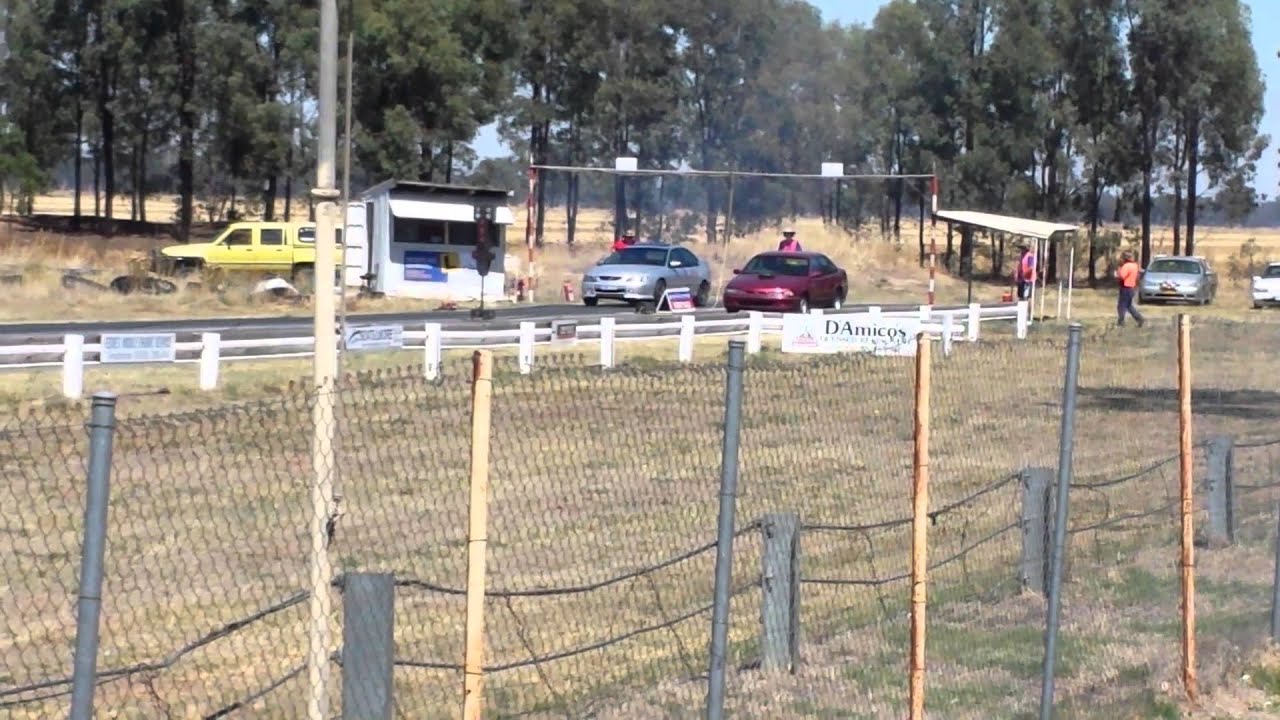 VY SS drag races VR V8 commodore with burnout wilby park 2/2/14 - YouTube