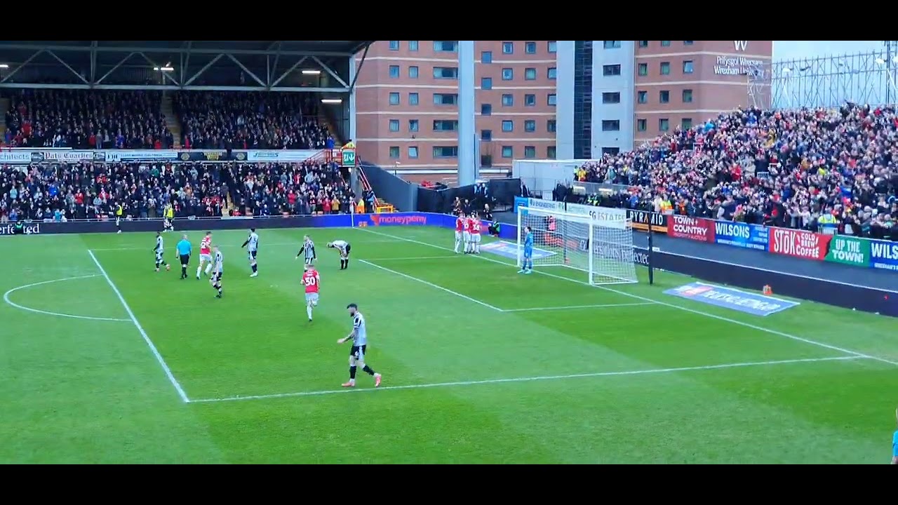 Wrexham v Notts County - YouTube