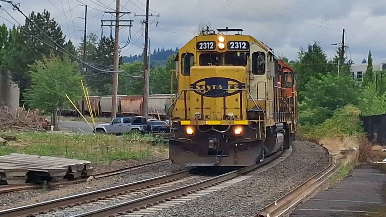PNWR 2312 going slow southbound past Durham Rd railroad crossing in ...