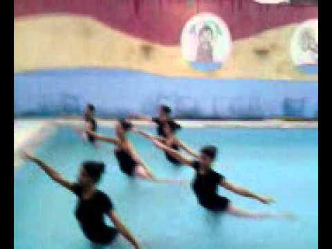 Núcleo de dança Nylson Torres - Aula de ballet na piscina