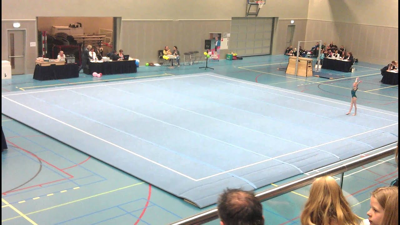 Turnen Kirsten toestelfinale vloer, pupil 1 - YouTube