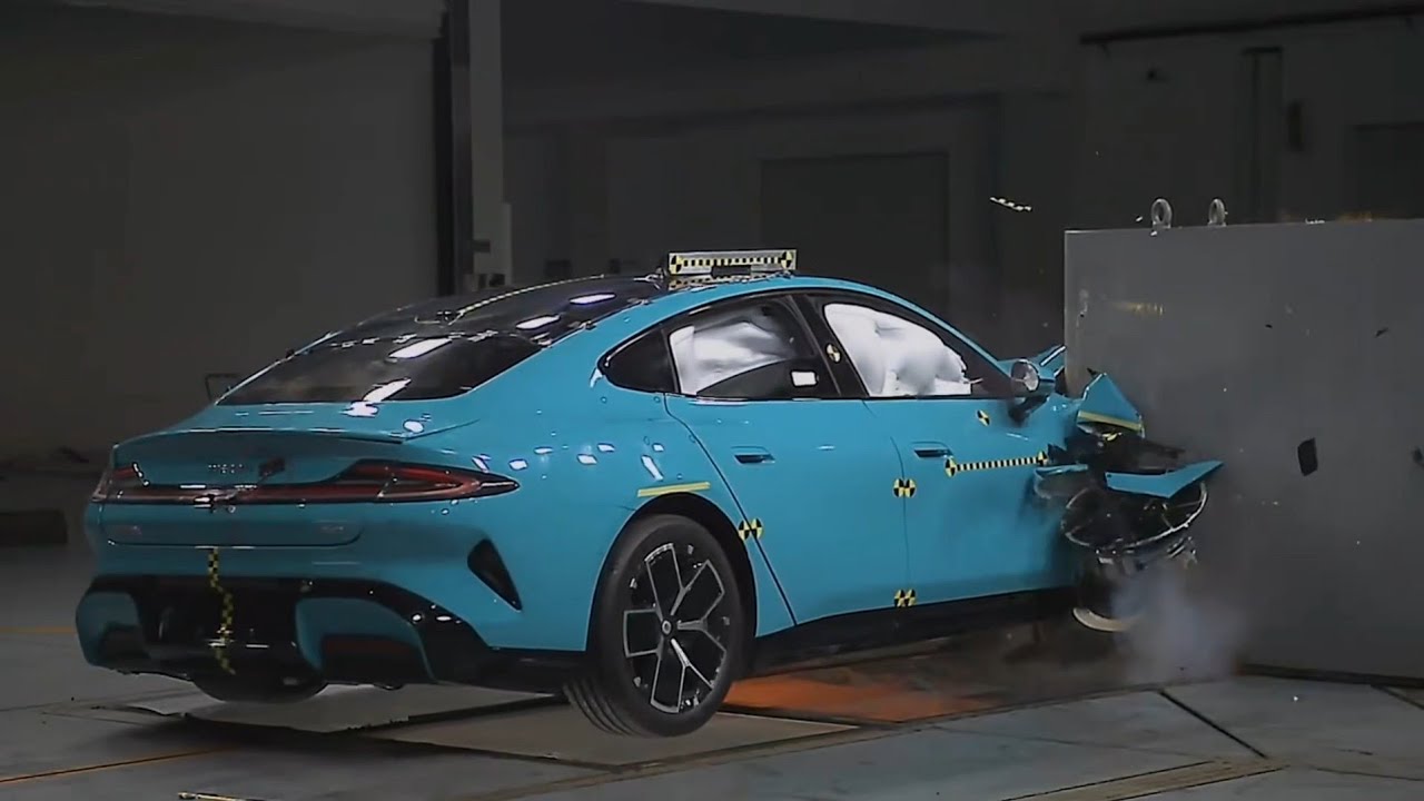 Xiaomi SU7 Massive Crash Tests - YouTube
