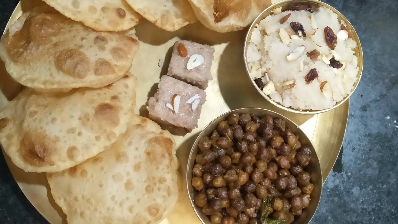 Navratri Kanya Puja bhog thali ki recipe | Halwa Poori Kale chane ki ...