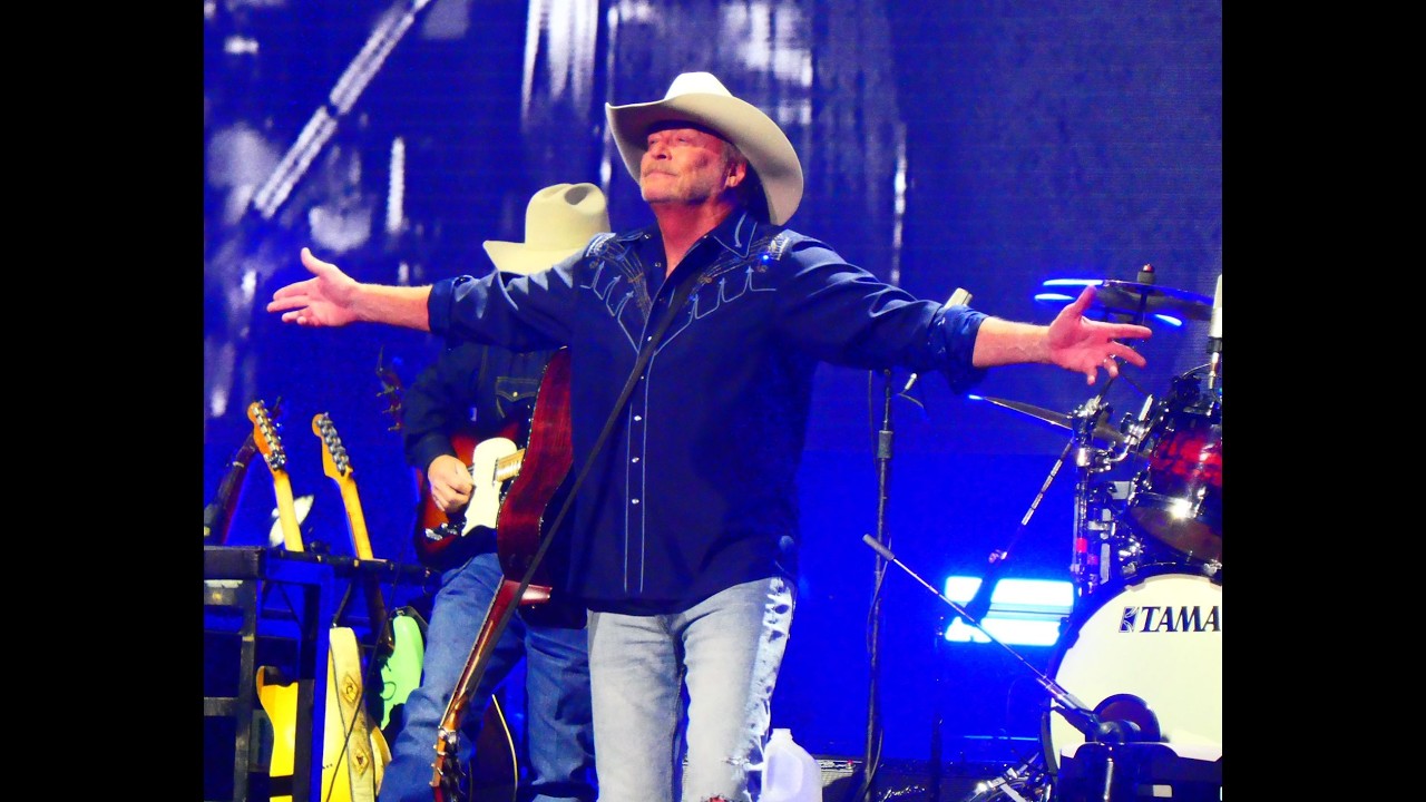 Alan Jackson "Encore - Mercury Blues" Milwaukee, WI 5-17-25 - YouTube