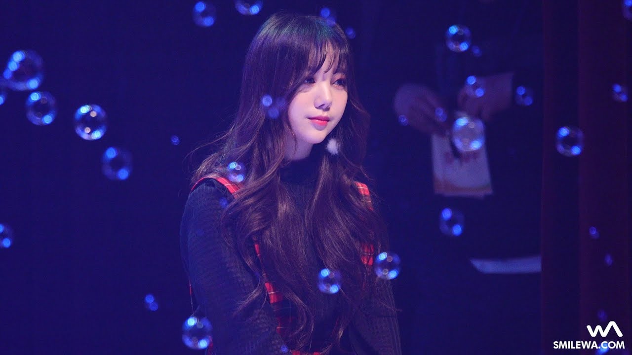 180317 러블리즈 (Lovelyz) 'FALLIN'' 케이 4K 직캠 @영월 K-POP 콘서트 4K Fancam by -wA ...