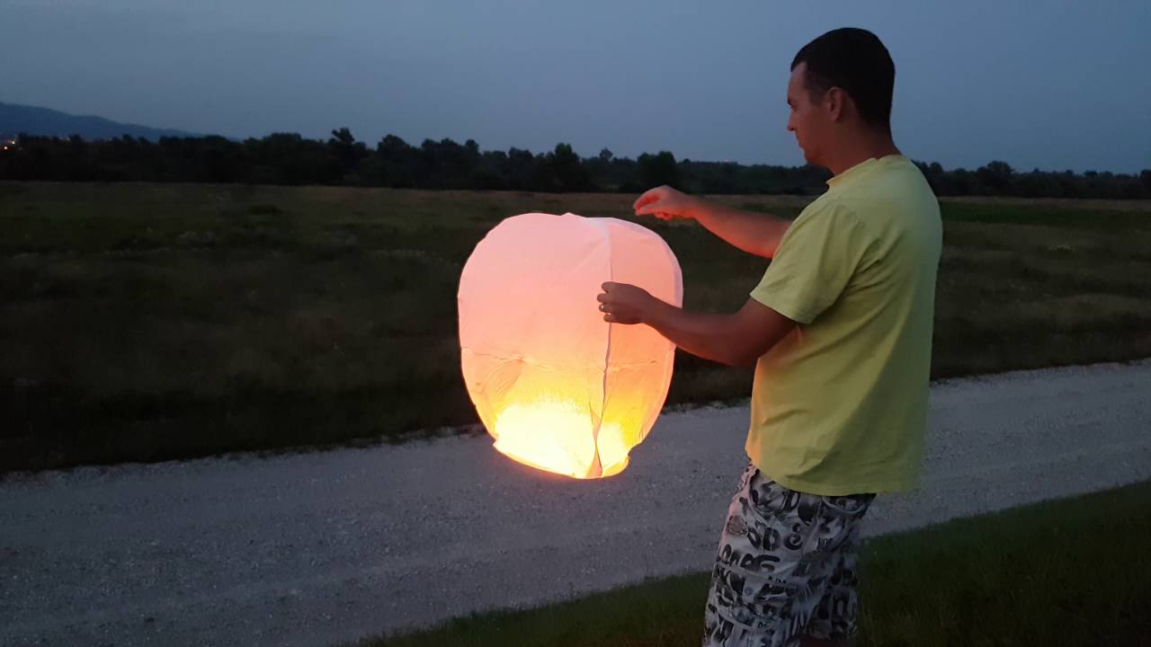 Leteći lampion Test Flight - YouTube