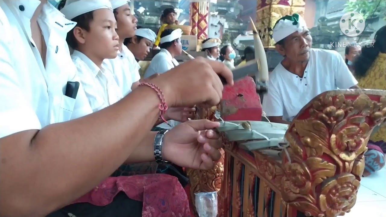 Traditional Instrument. Balinese Gamelan Angklung - YouTube
