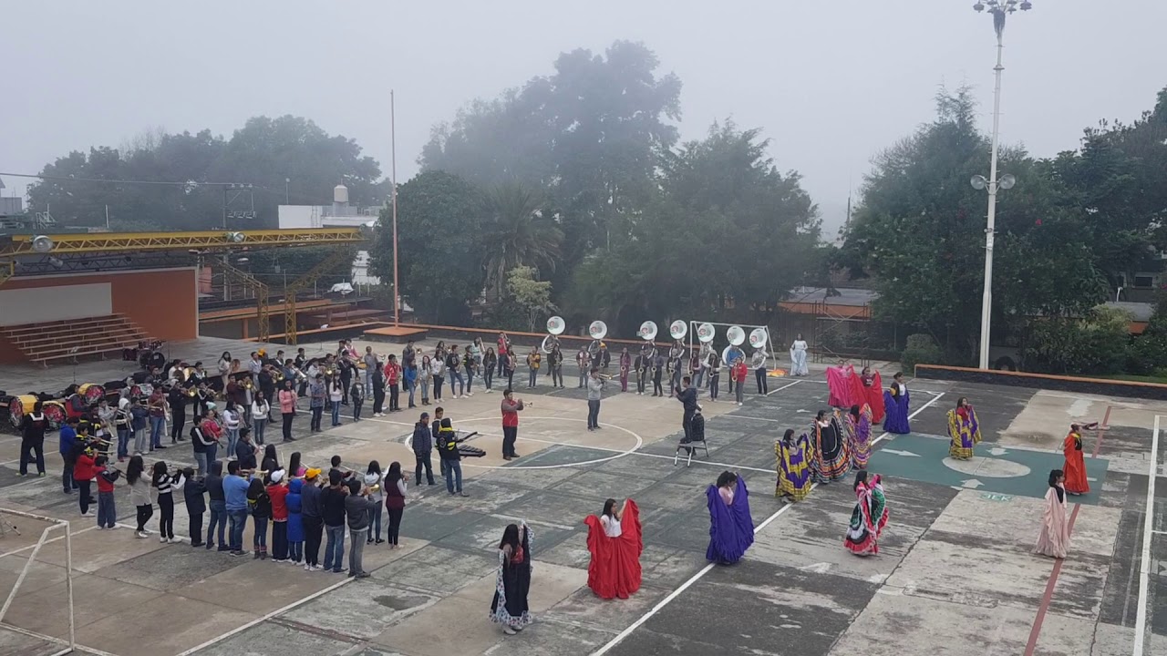 Buhos marching band la bruja y la llorona. Acordes - Chordify