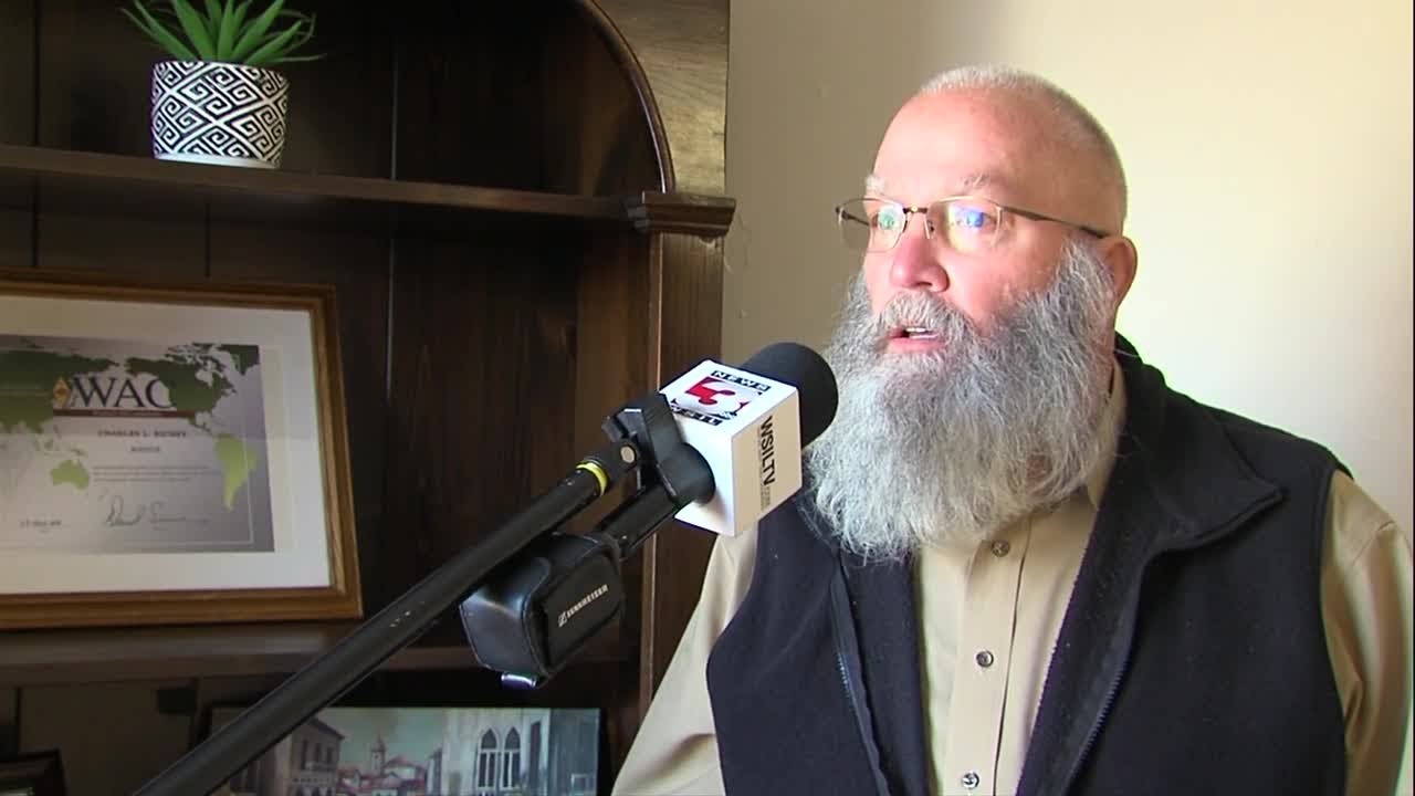 Couple picks up ham radios as productive hobby - YouTube