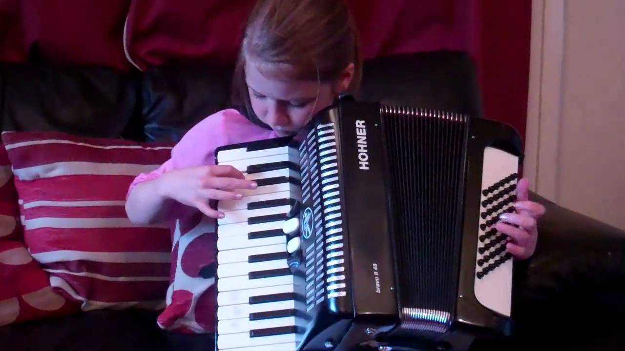Scottish Accordion tune - Gaelic song - Cailin mo ruin-sa - YouTube