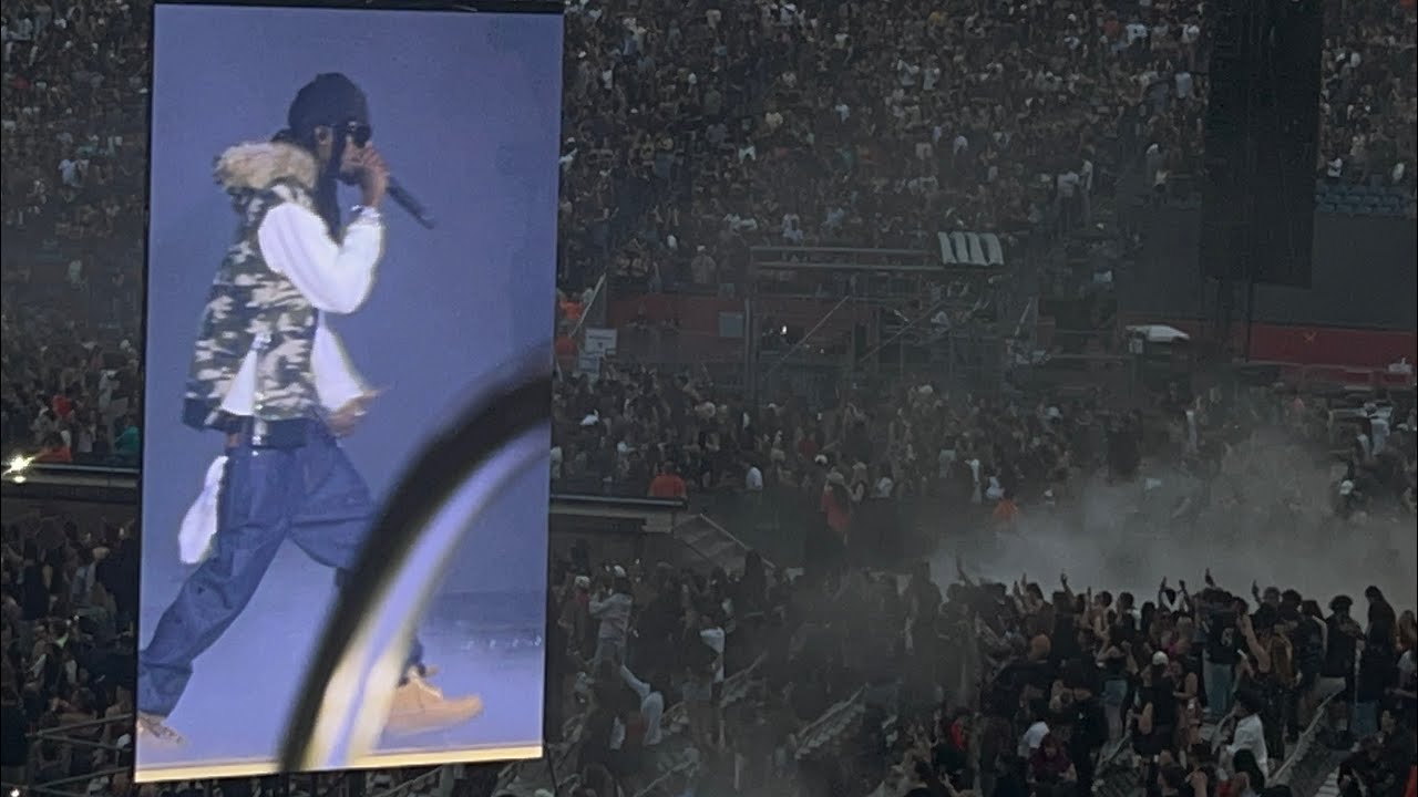 Playboi Carti -FEIN (live at Gillette Stadium) - YouTube