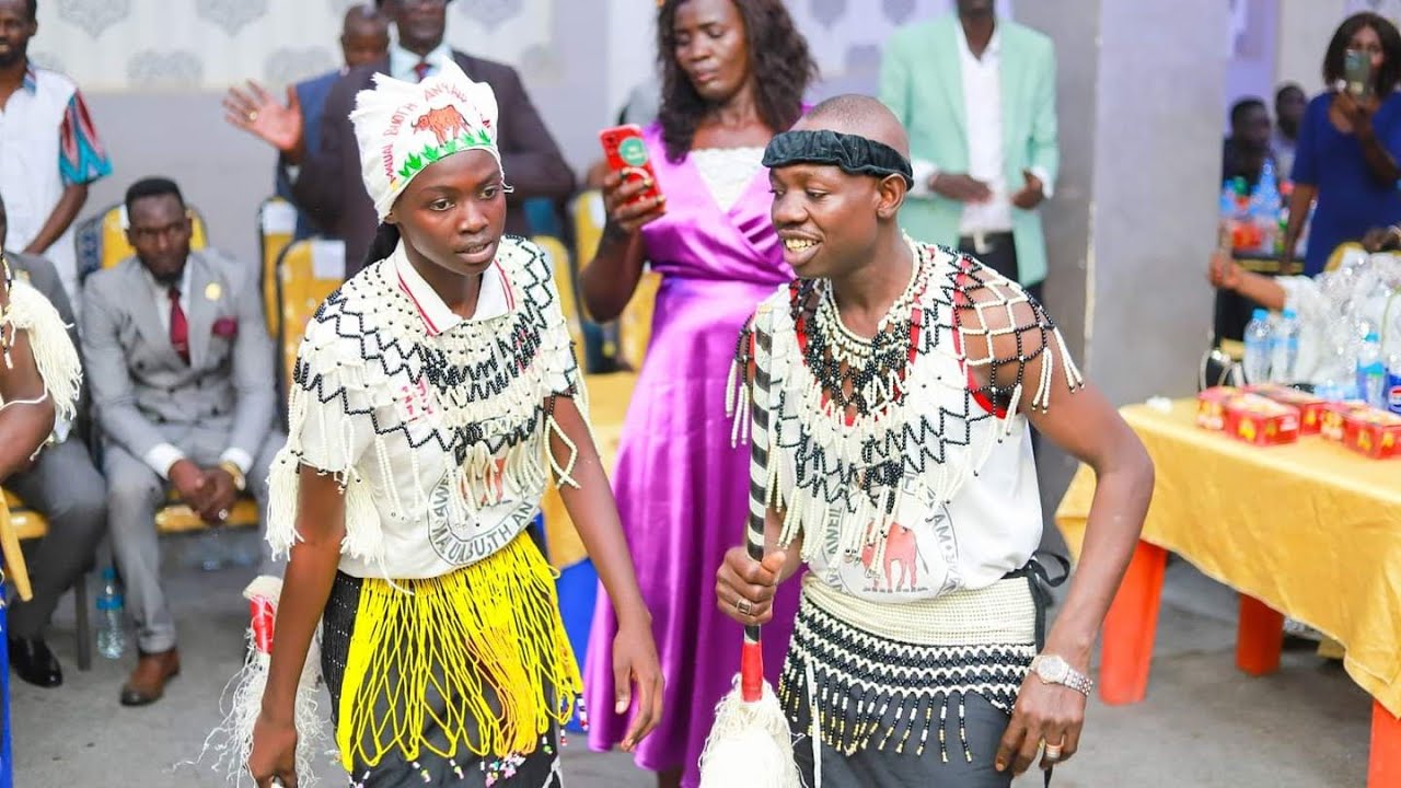 Dinka dance | Aweil Community - YouTube