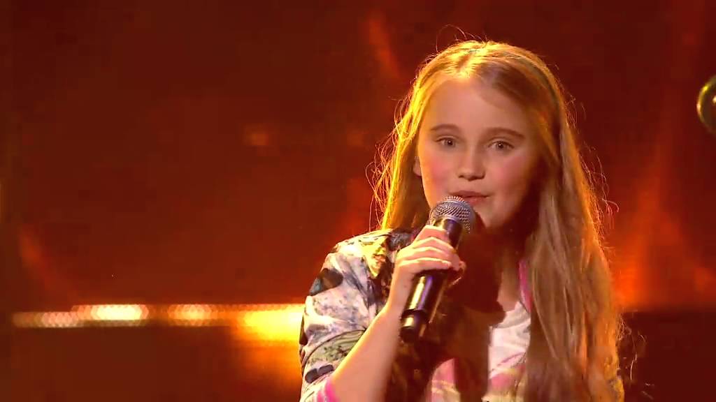 Josefien - 'Singing In The Rain' & 'Umbrella' | Finale | The Voice Kids ...