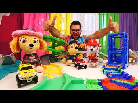 Oyuncak arabalar. İbrahim ve Paw Patrol oyuncakları araba pisti kuruyor!