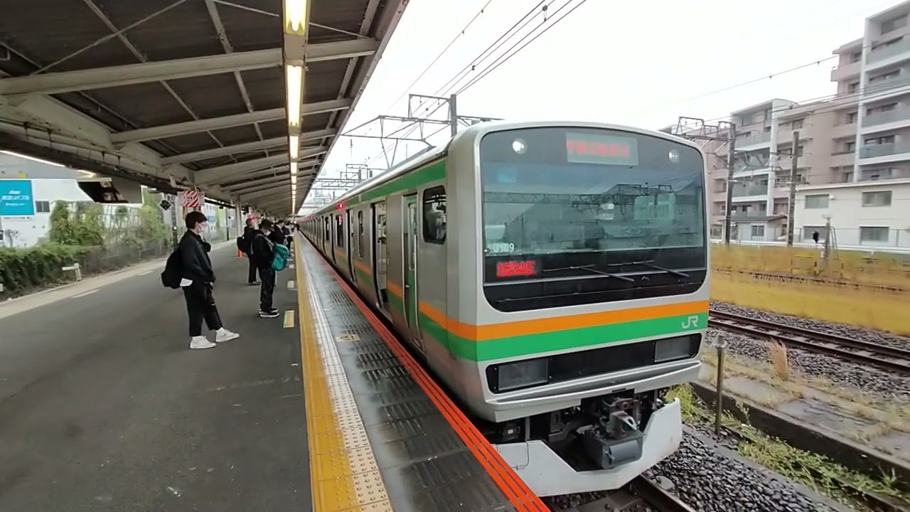 相模線E131系 東海道本線E231系茅ヶ崎駅出発 - YouTube