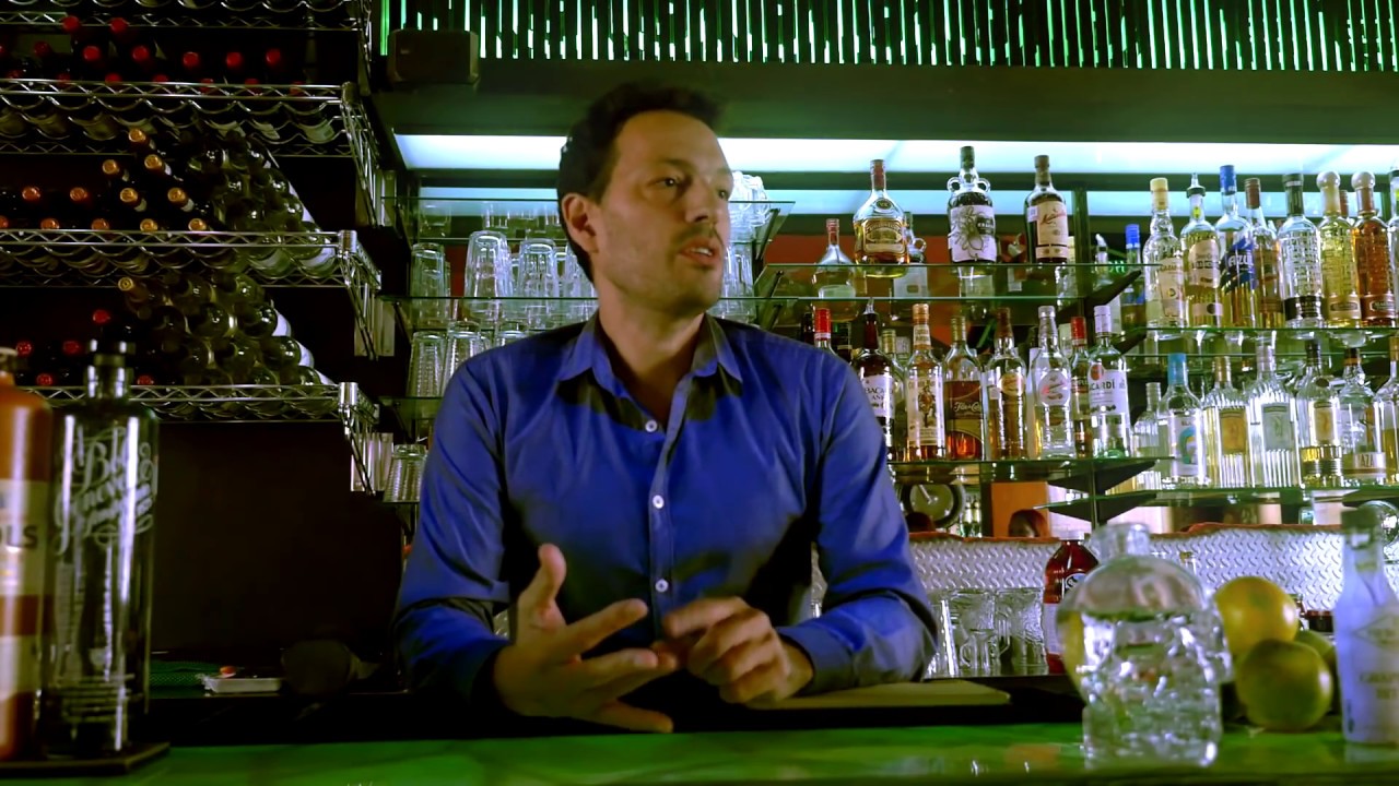 Por qué aprender cocteles clásicos? Mixología - YouTube