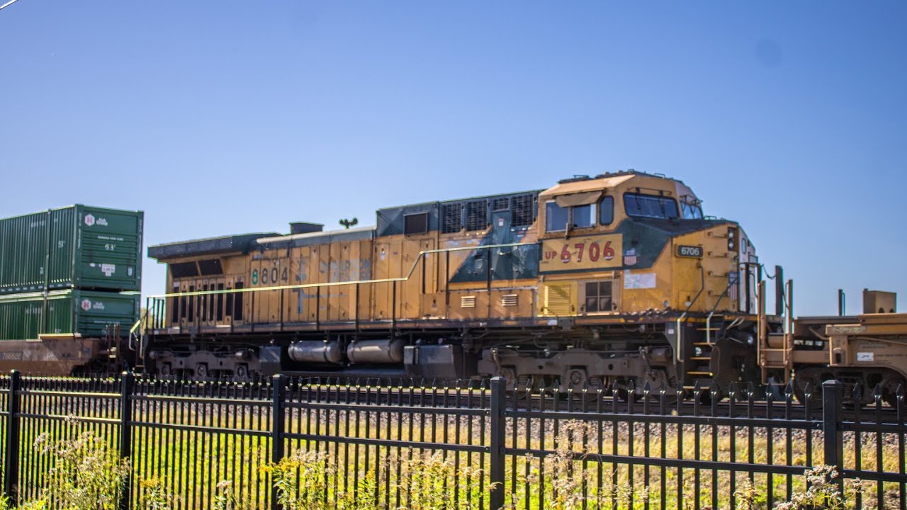 CNW 6706 Last CNW AC44 | Trails Mid DPU On ICG4 Godley IL - YouTube