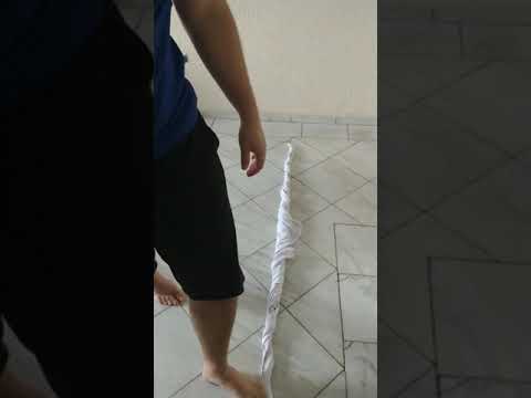 Pulando com as pernas abertas