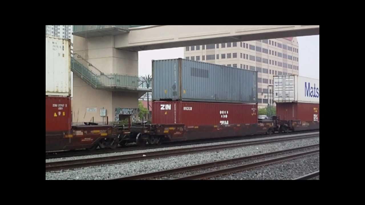 MUST SEE!! Ex-ATSF Warbonnet EMD SD75I on the B-OIGSEA in Emeryville - YouTube
