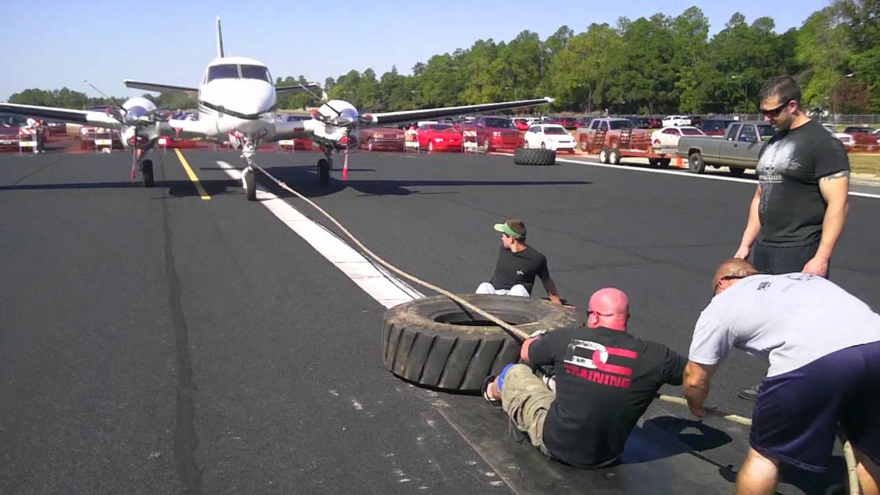KM Strongman Airplane Pull - YouTube