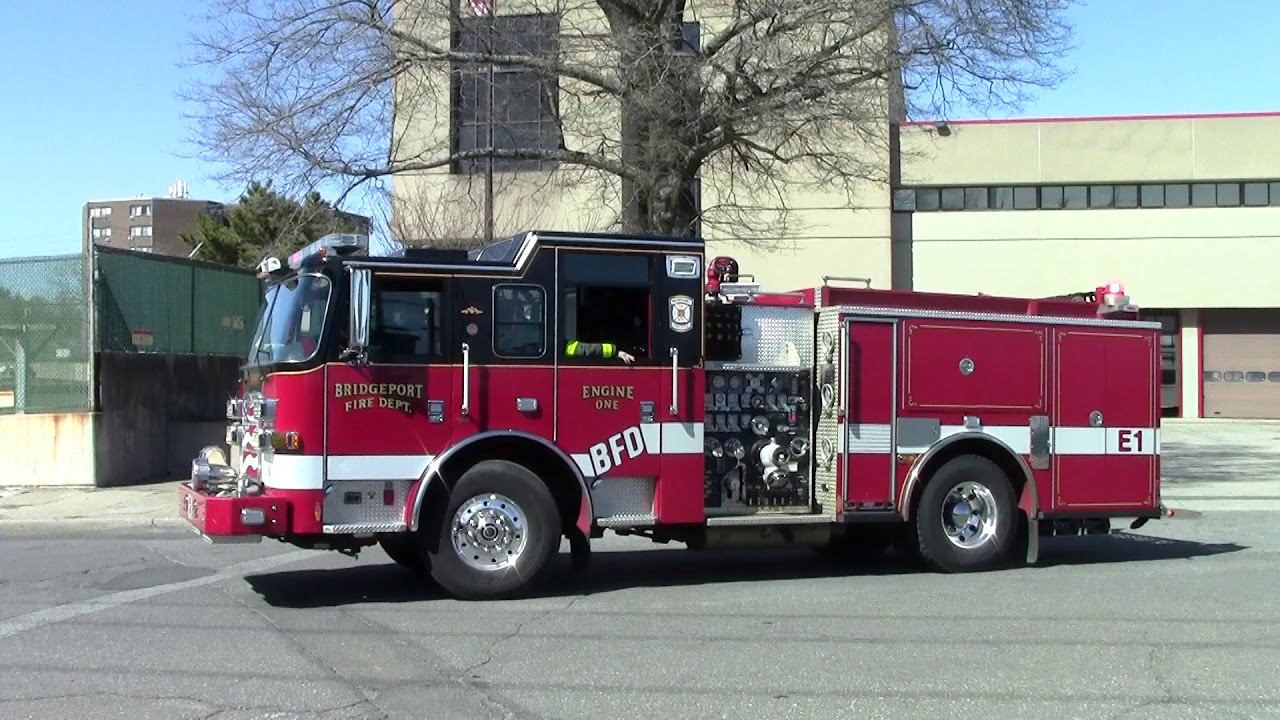 Bridgeport, CT Engine 1 responding to an AFA - YouTube